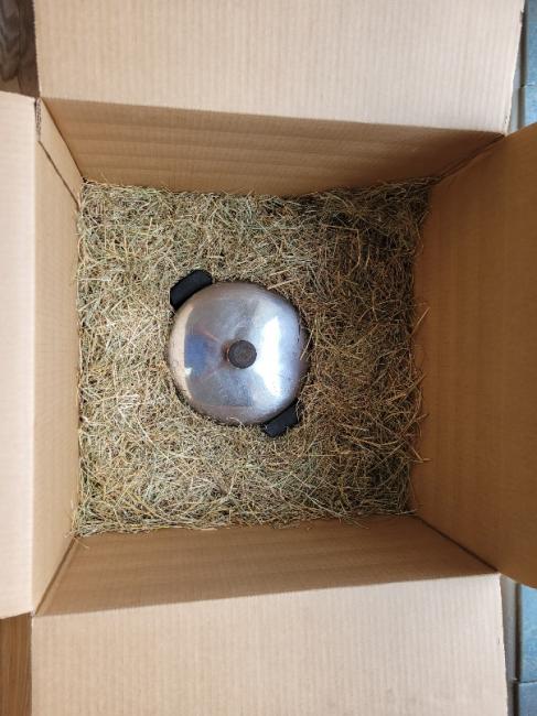 Cooking in a haybox – a fuel efficient way to slow-cook your meals ...